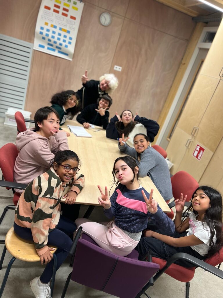 Hanife Sak: schooldirecteur én intermediair! | Jeugdfonds Sport & Cultuur